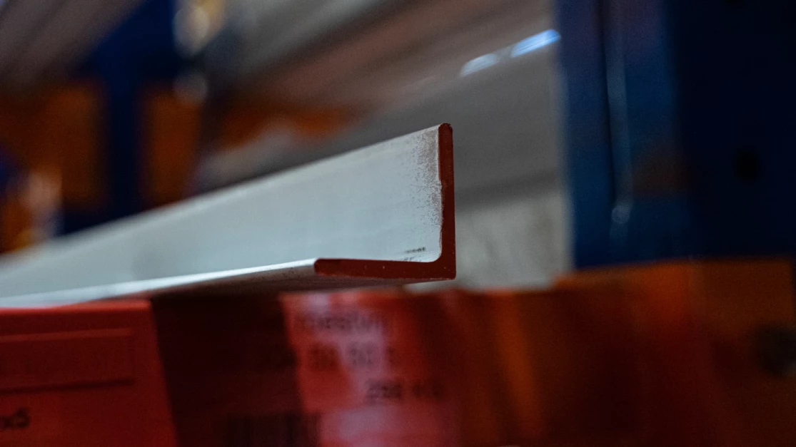 Stainless steel L-profile – consult our range here | Dejond